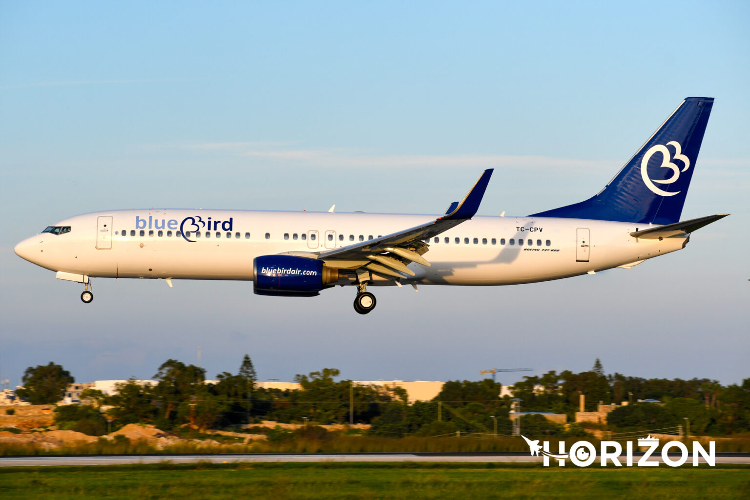 Bluebird Airways Boeing 737-86J TC-CPV — Horizon