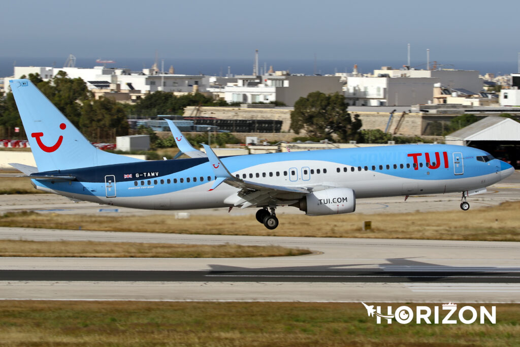 TUI Airways Boeing 737-8K5(WL) G-TAWV — Horizon