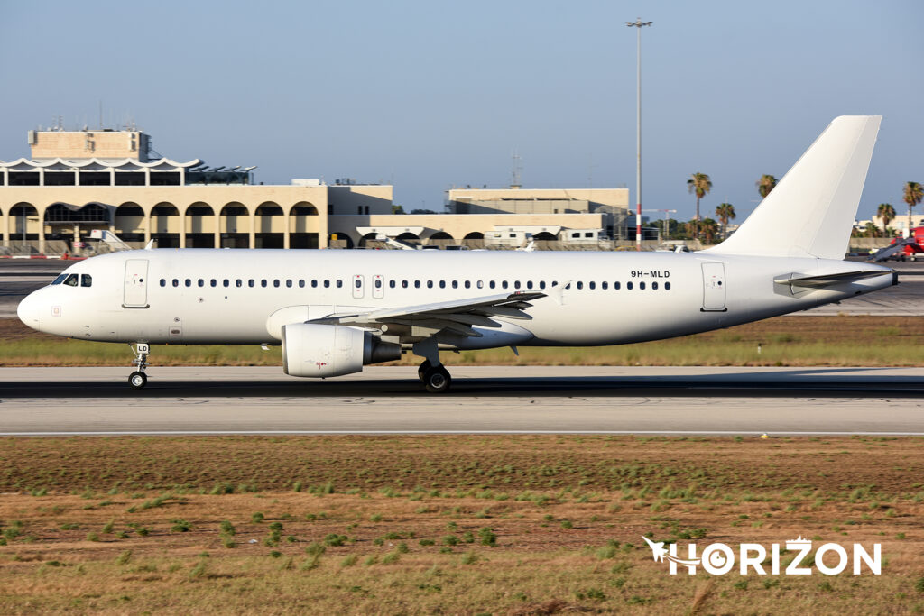 Avion Express Malta Airbus A320-214 9H-MLD — Horizon