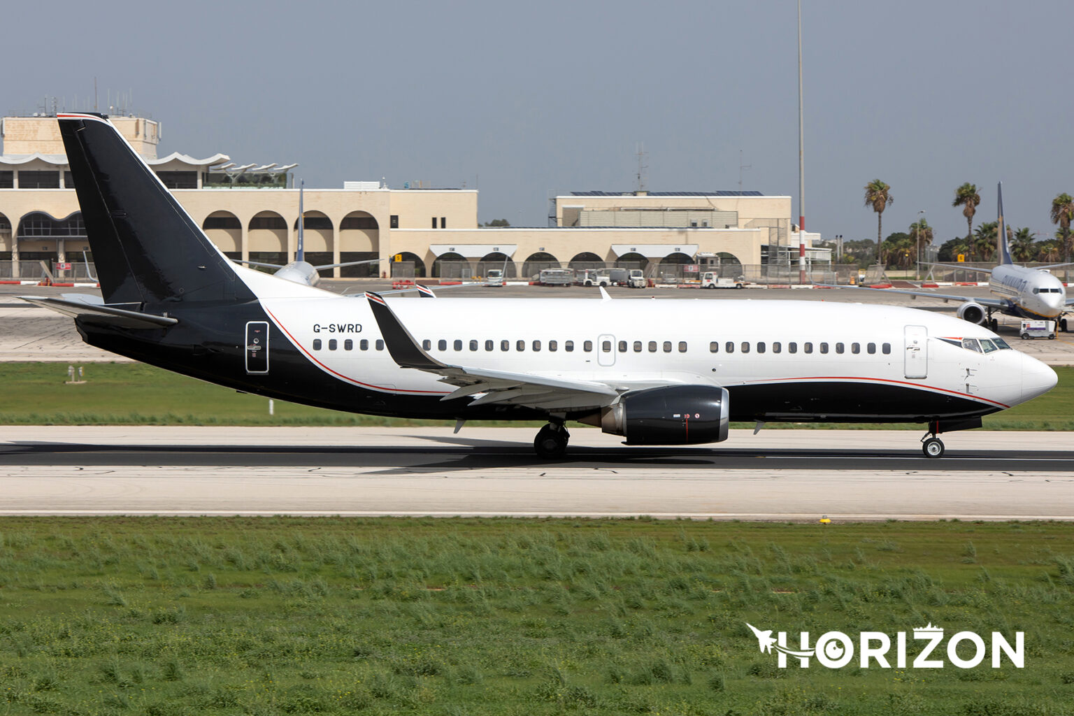 2Excel Aviation Boeing 737-3L9(WL) G-SWRD — Horizon