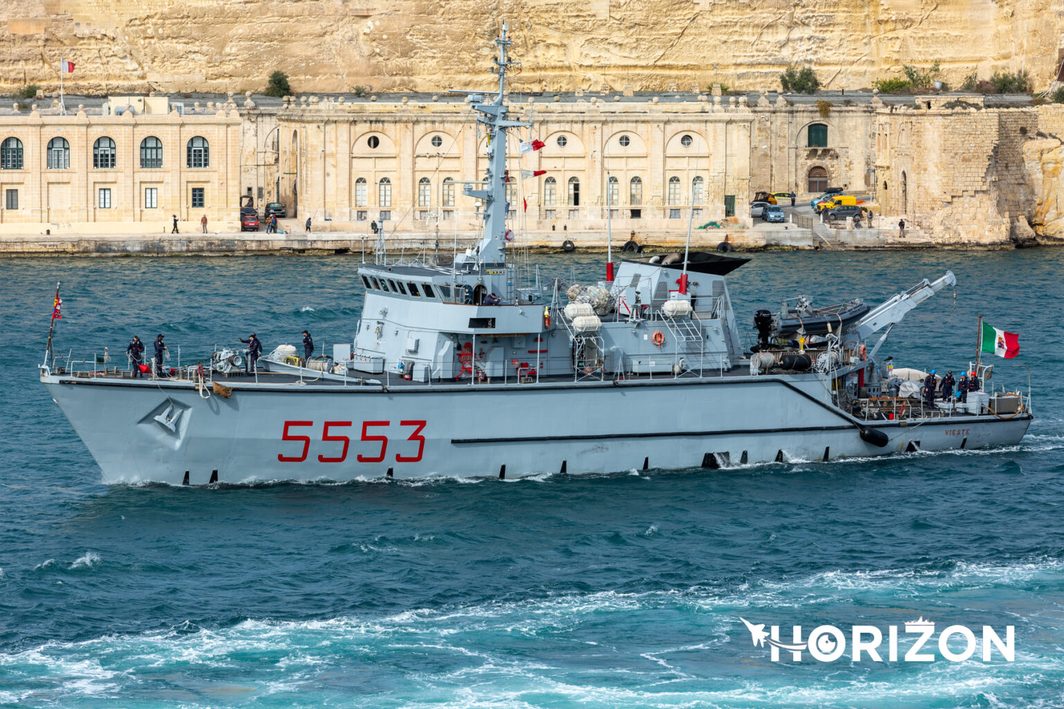 Italian Navy Nave Vieste (M5553) — Horizon