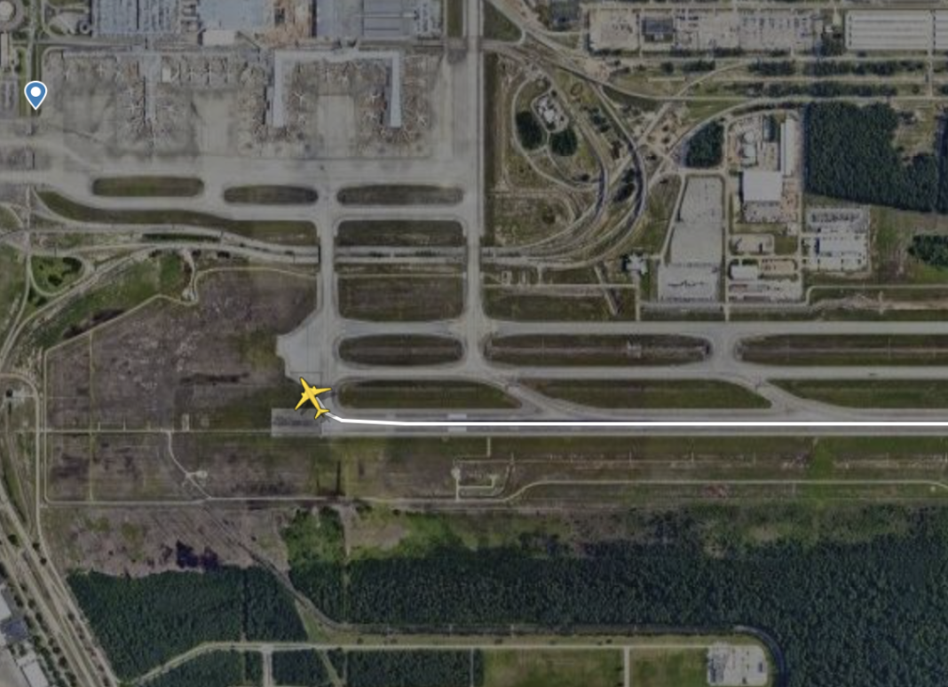 United Airlines Boeing 737 MAX 8 Lands at Houston Airports Ends in the ...