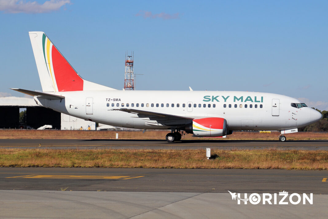 Sky Mali Boeing 737-529 TZ-SMA — Horizon